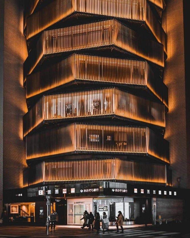 The story behind iconic buildings in Shinjuku area. Never miss them ...